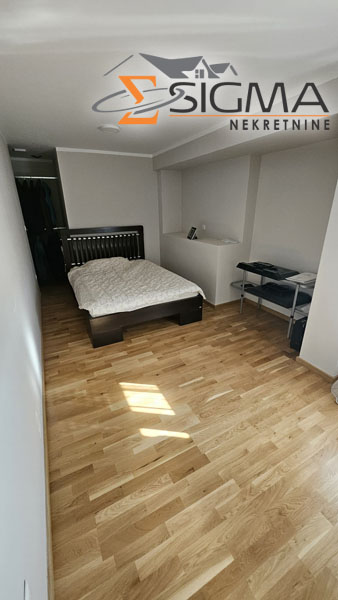 Dupleks stan kod bioskopa Prag - Sigma Nekretnine